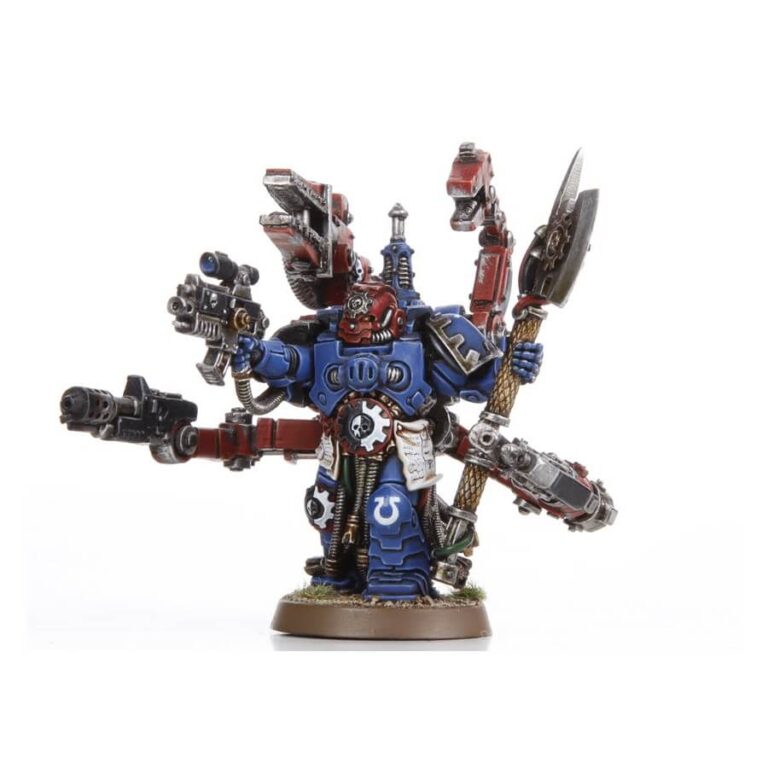 Techmarine with Servitors - W40K Miniature